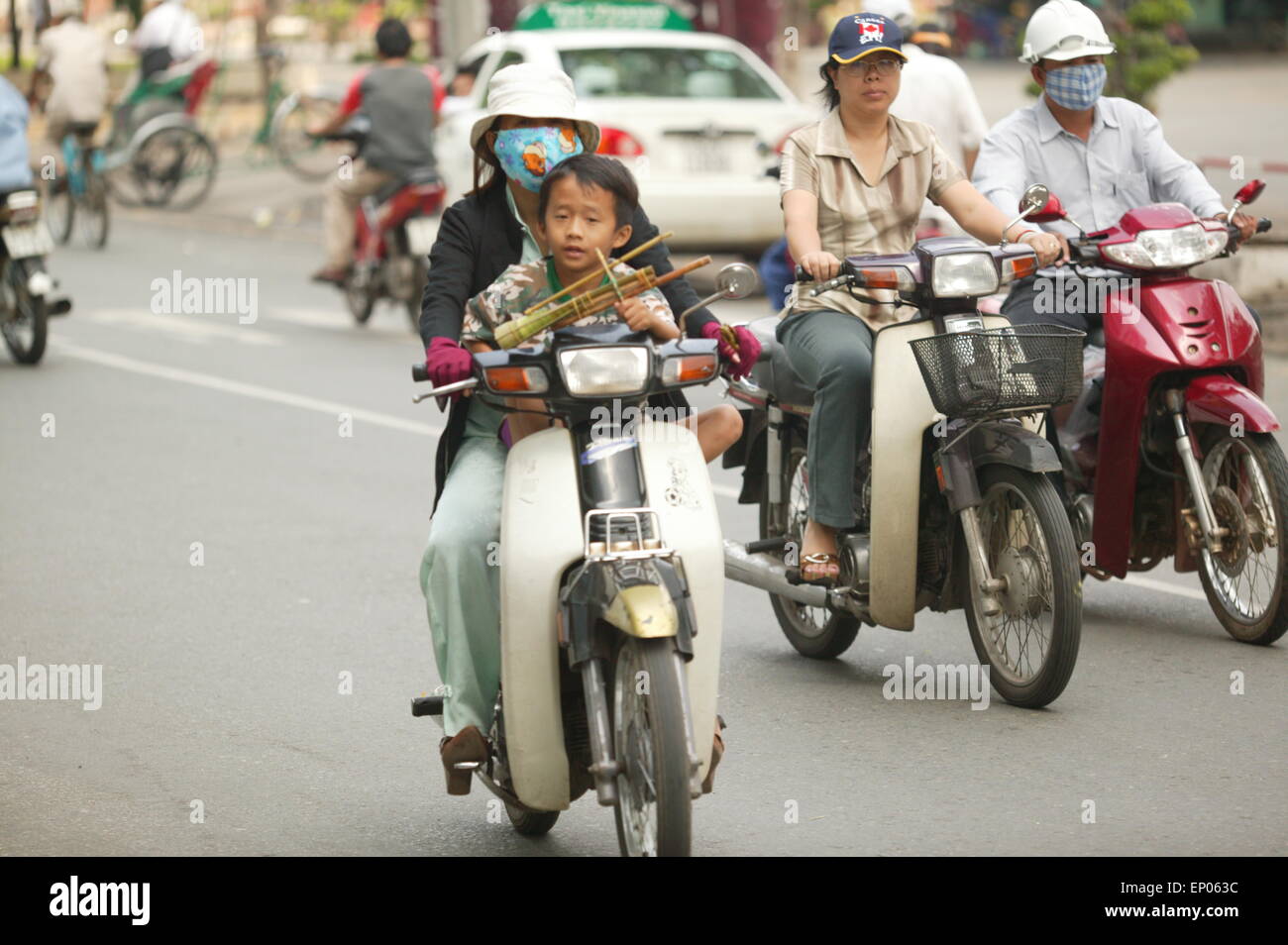 Everyday scene in the city of Hanoi in Vietnam Stock Photo - Alamy