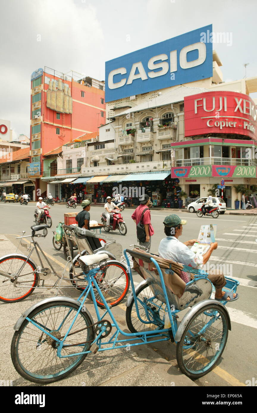 Everyday scene in the city of Hanoi in Vietnam Stock Photo - Alamy