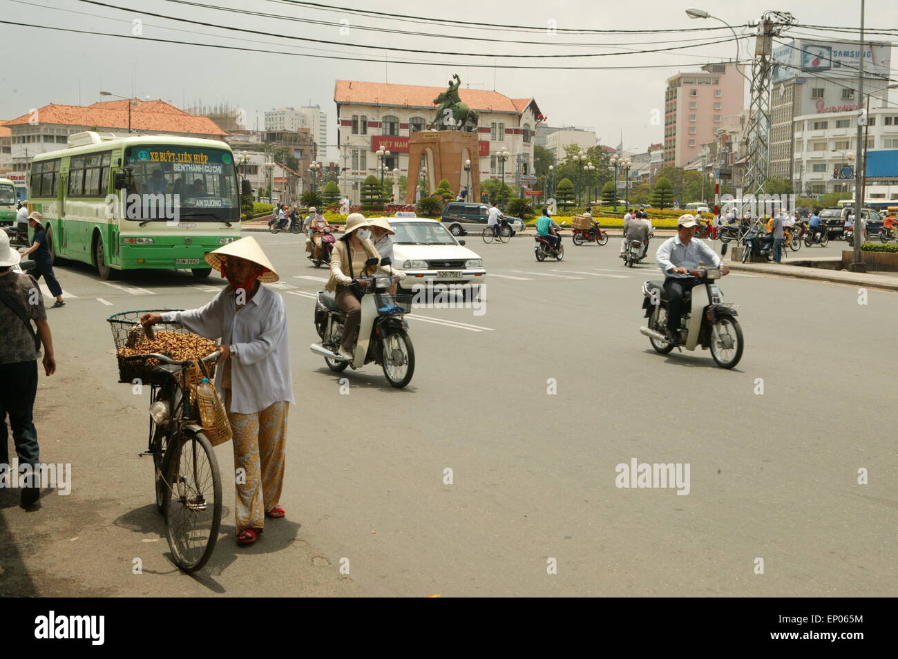 Everyday scene in the city of Hanoi in Vietnam Stock Photo - Alamy