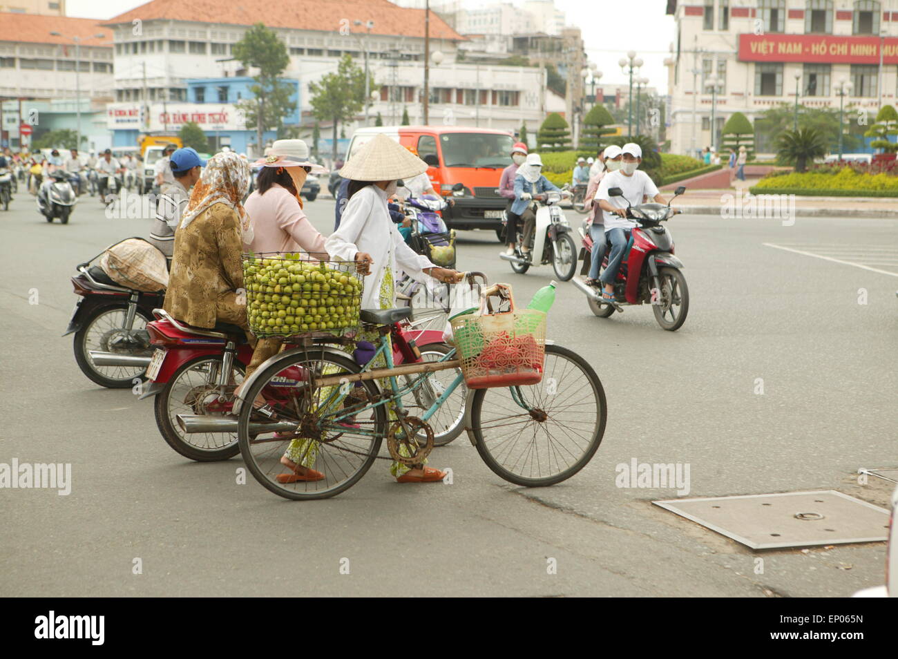 Everyday scene in the city of Hanoi in Vietnam Stock Photo - Alamy