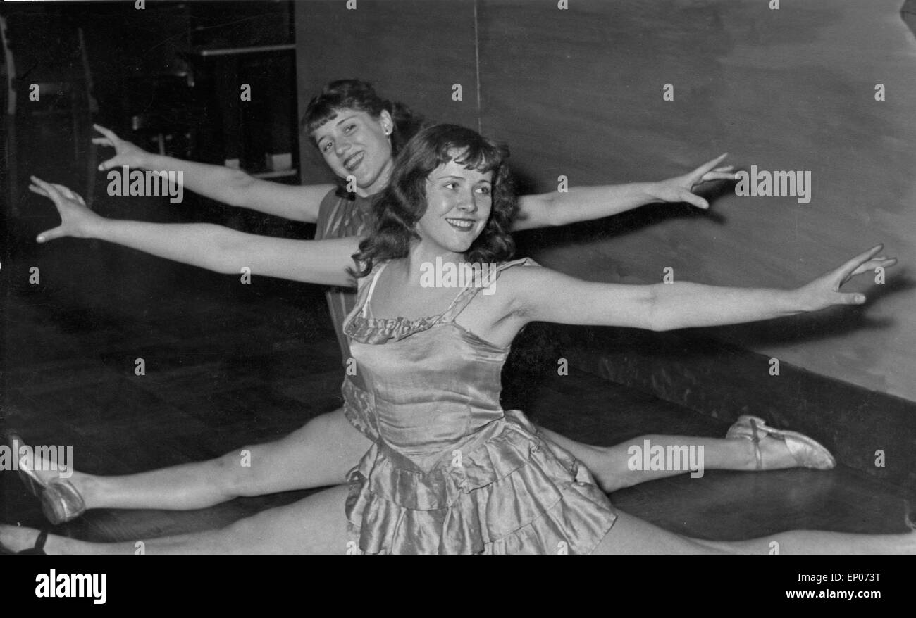 Spagat hi-res stock photography and images - Alamy