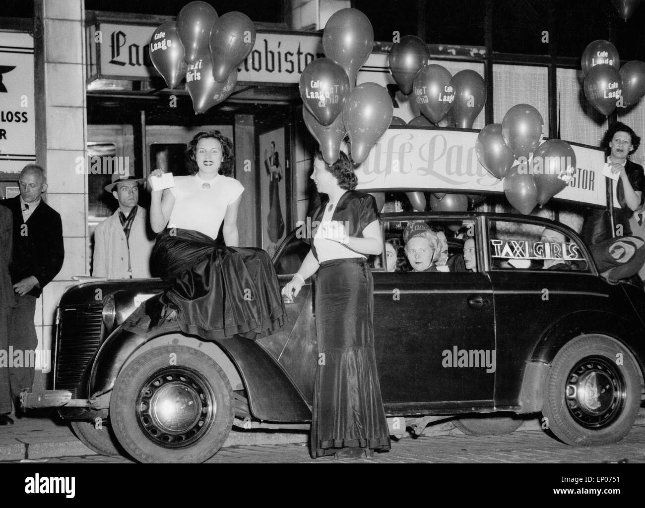Frauen reeperbahn hamburg Black and White Stock Photos & Images - Alamy