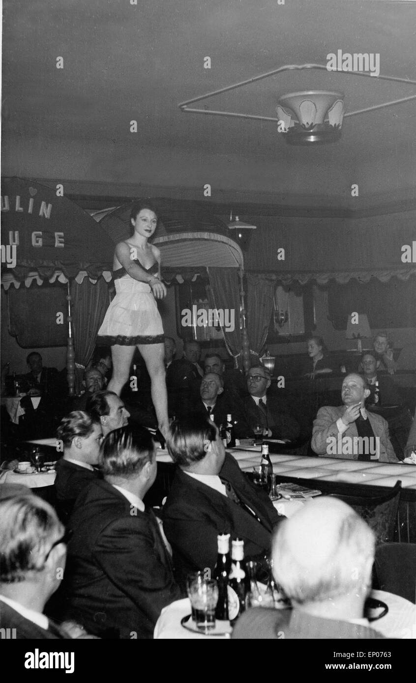 Young woman sitting in hamburg hi-res stock photography and images - Alamy