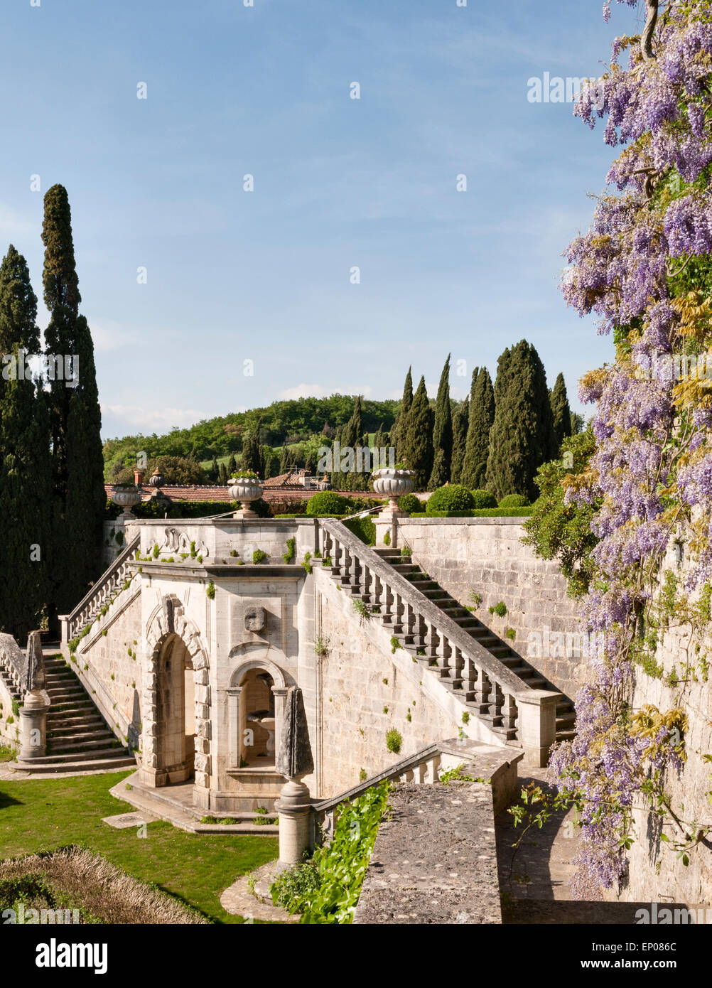 Wistaria garden gardens hi-res stock photography and images - Alamy