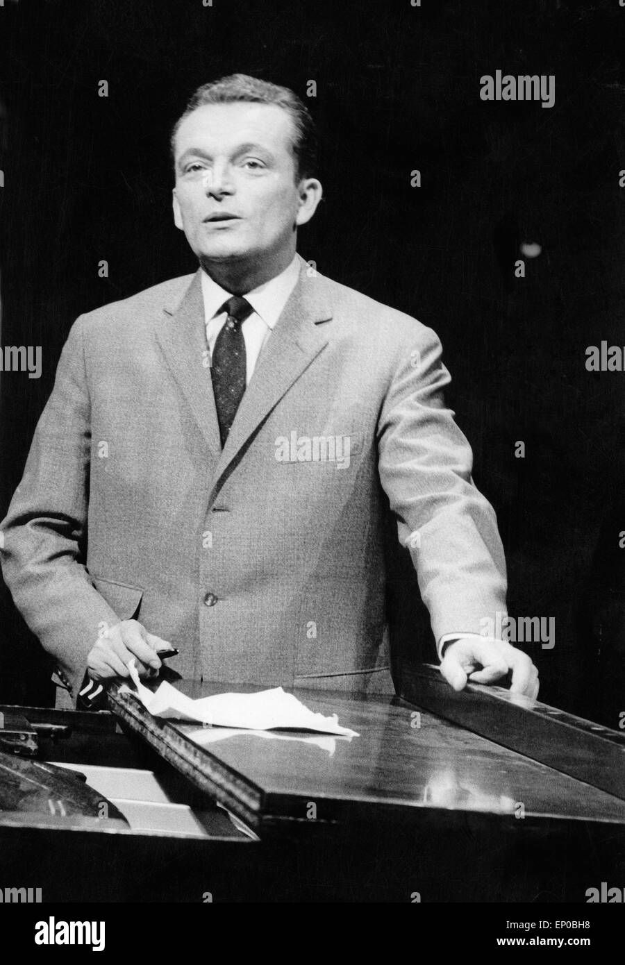 Deutscher Fernsehjournalist Werner Baecker, ca. 1960. German TV ...