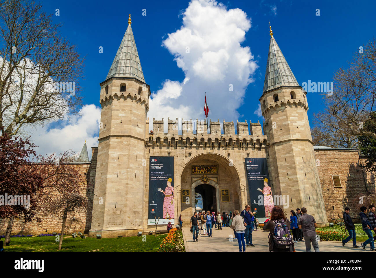 Wall decoration in topkapi palace hi-res stock photography and images ...