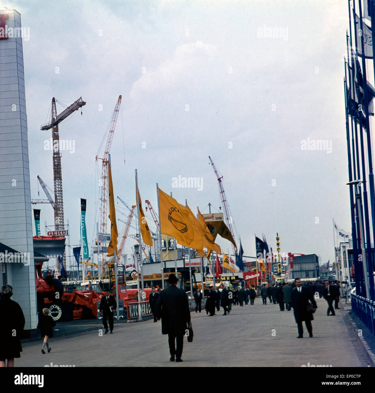 Der Stand der Klöckner Werke auf der Hannover Messe 1964. The stand of ...