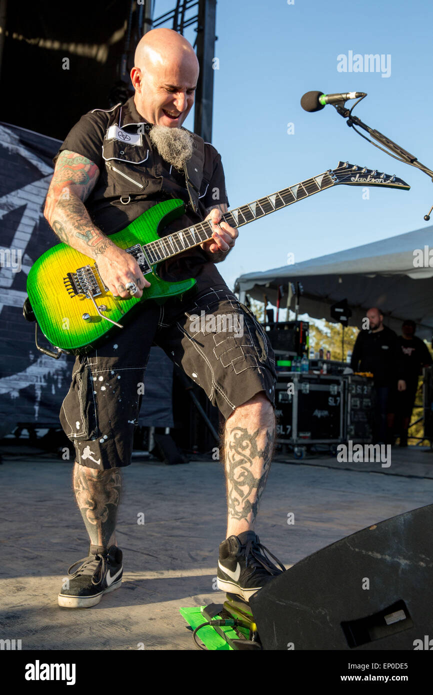 Somerset, Wisconsin, USA. 9th May, 2015. Guitarist SCOTT IAN of Anthrax ...