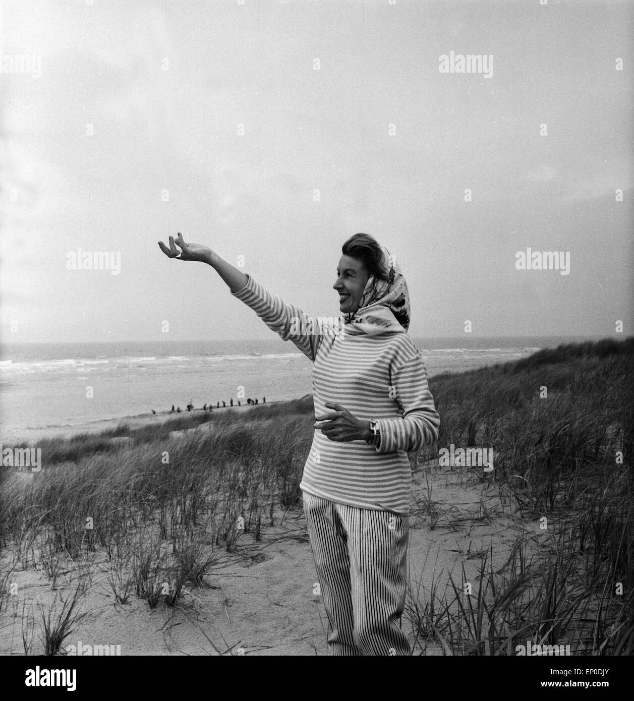 Deutsche Sängerin und Schauspielerin Lale Andersen am Strand der ...