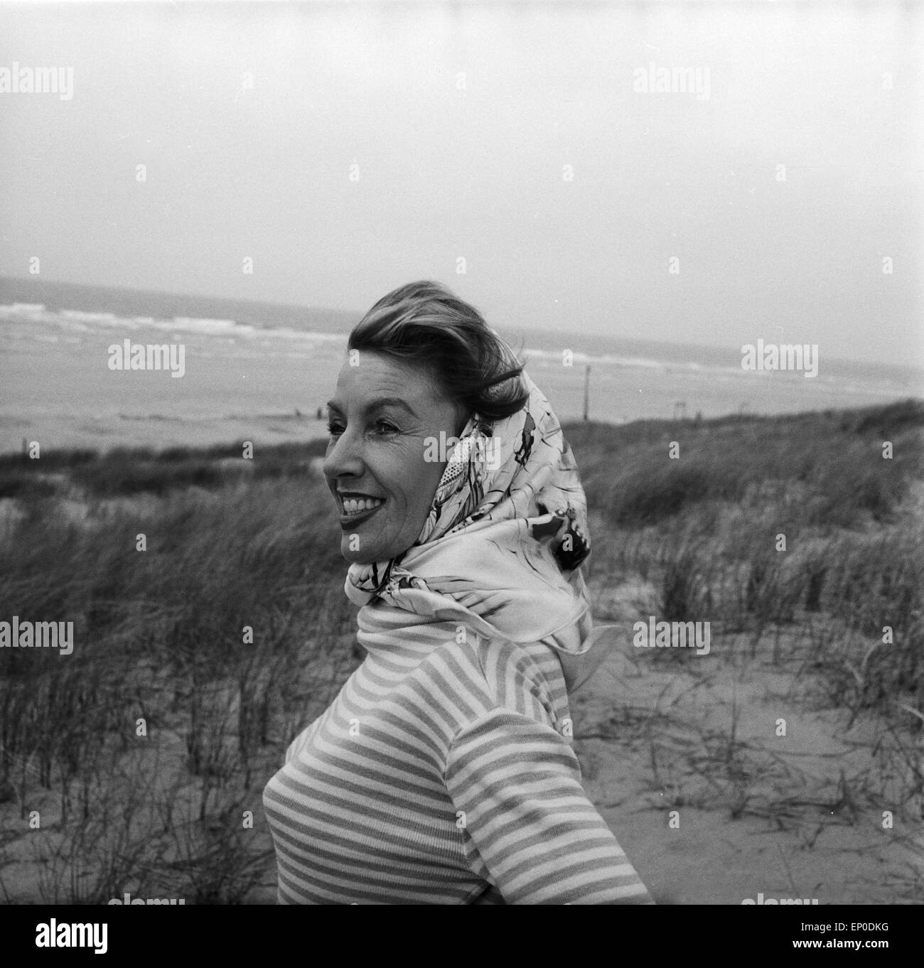 Deutsche Sängerin und Schauspielerin Lale Andersen am Strand der ...