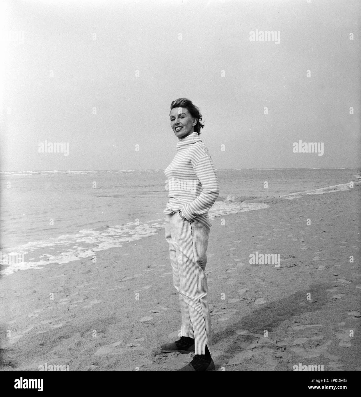 Deutsche Sängerin und Schauspielerin Lale Andersen am Strand der ...