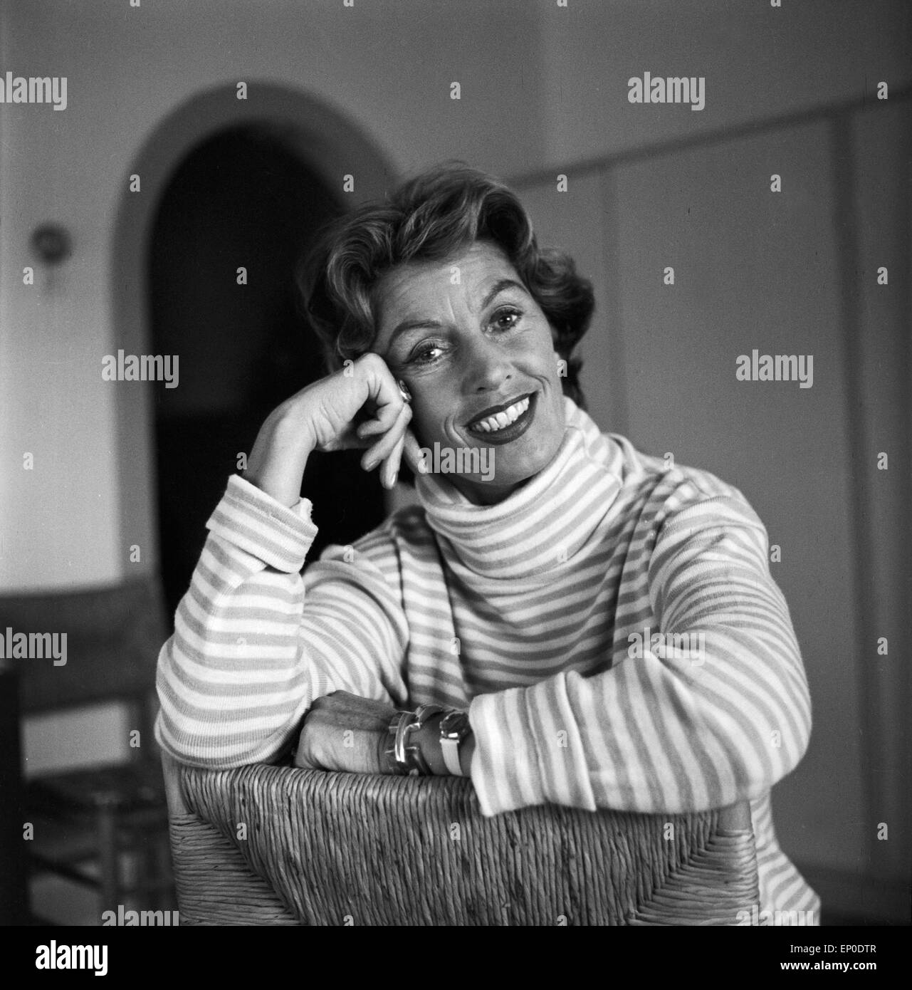 Deutsche Sängerin und Schauspielerin Lale Andersen, Mitte 1957. German ...