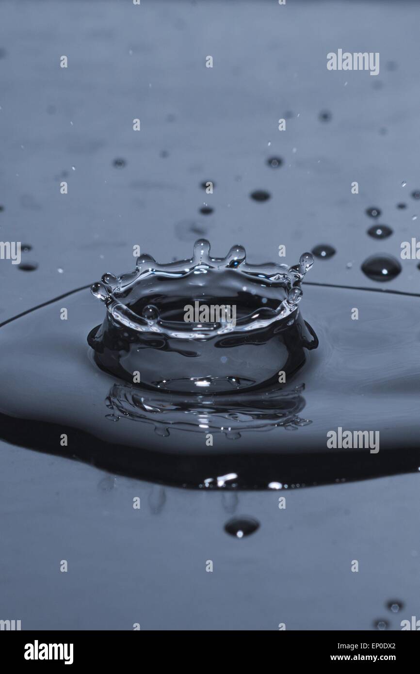 Water drop splash in crown shape Stock Photo - Alamy
