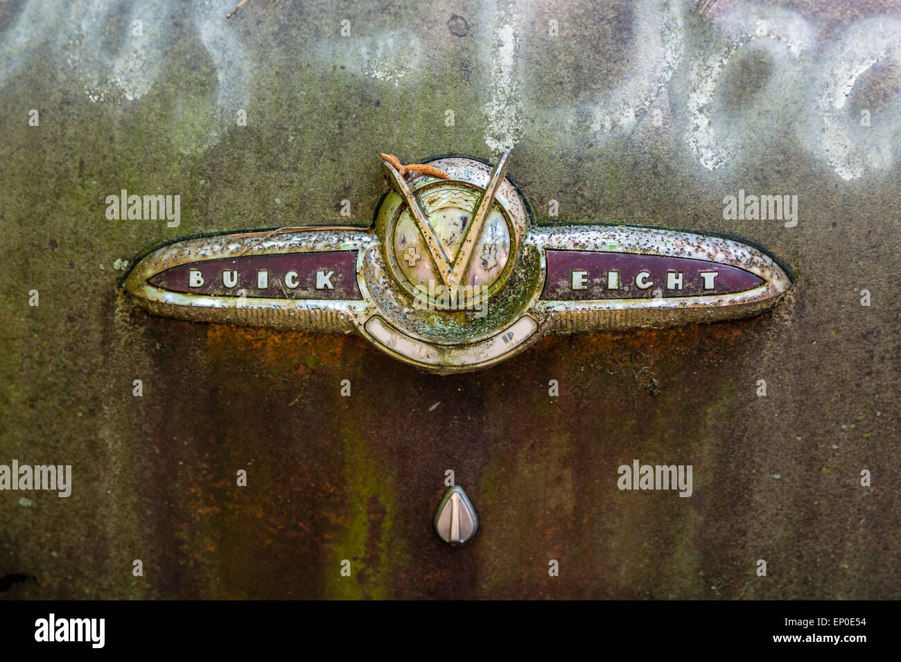 Rusty broken cars hi-res stock photography and images - Alamy