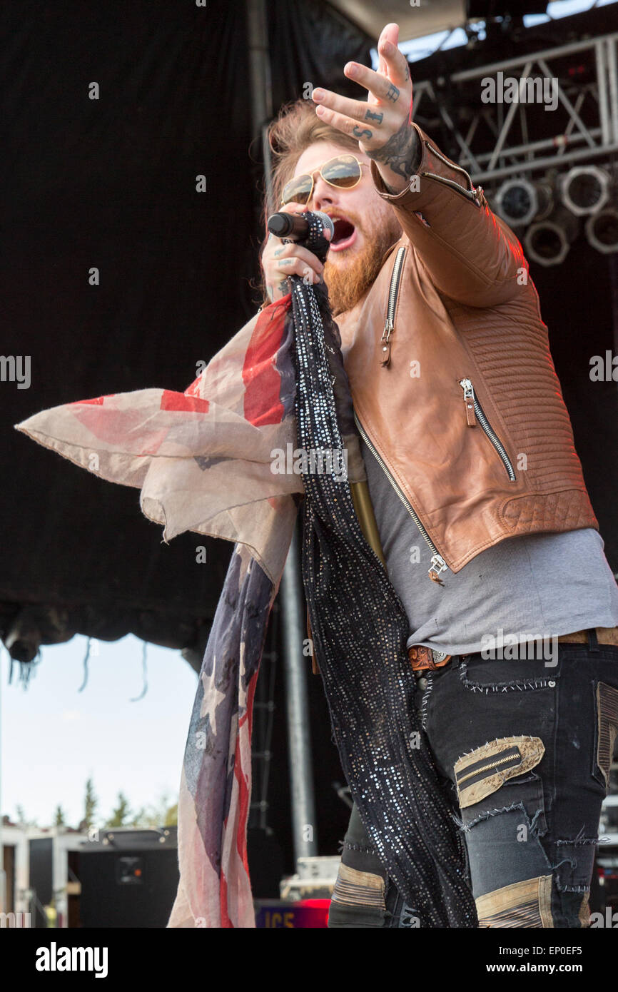 Somerset, Wisconsin, USA. 9th May, 2015. Singer DANNY WORSNOP of We Are ...