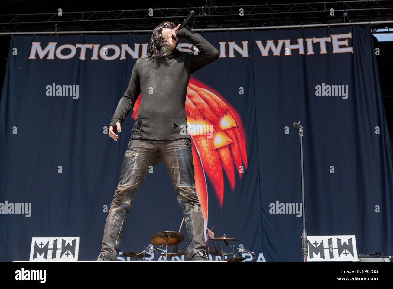 Somerset, Wisconsin, USA. 9th May, 2015. Singer CHRIS CERULLI of ...