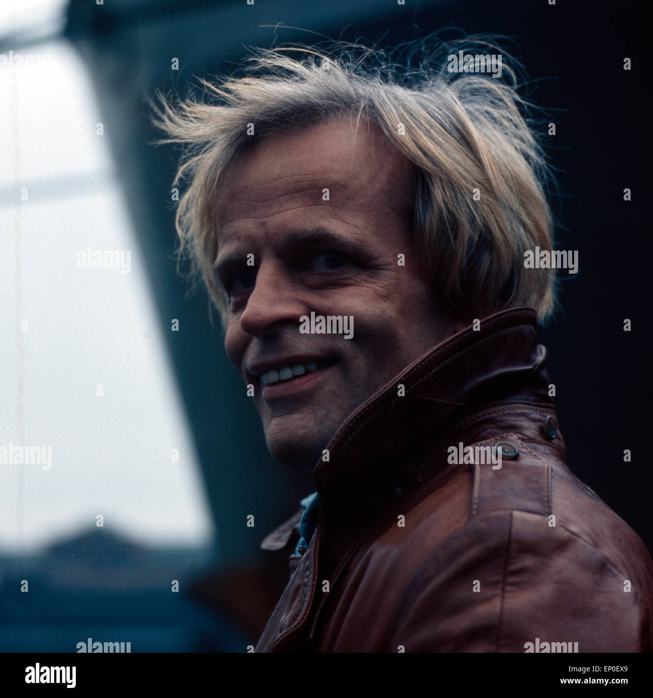 Deutscher Schauspieler Klaus Kinski bei einem Fotoshooting im Hafen von ...