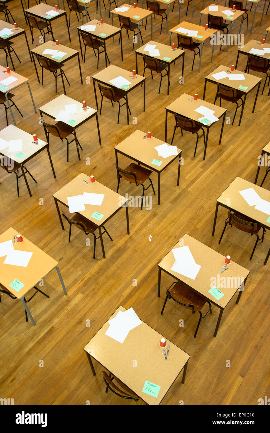 Waiting at tables hi-res stock photography and images - Alamy