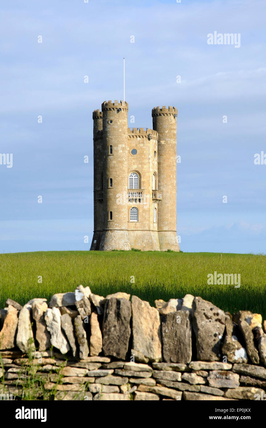 Cotswolds folly landmark hills hi-res stock photography and images - Alamy