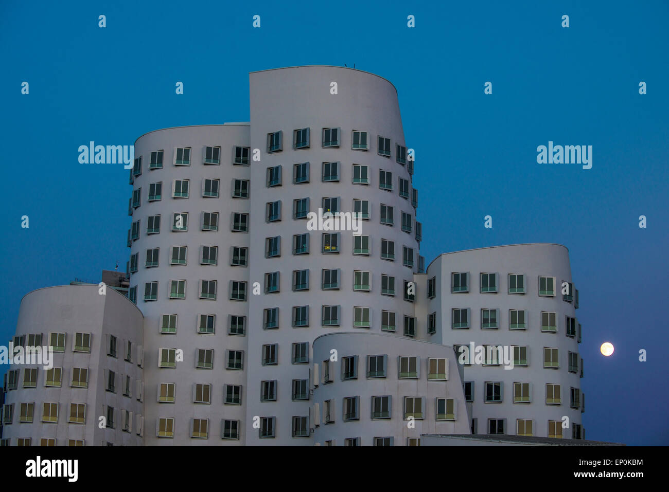 View of gehry house hi-res stock photography and images - Alamy