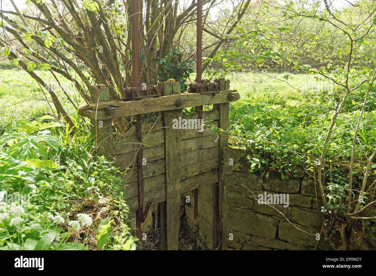 Sluice gate wooden hi-res stock photography and images - Alamy