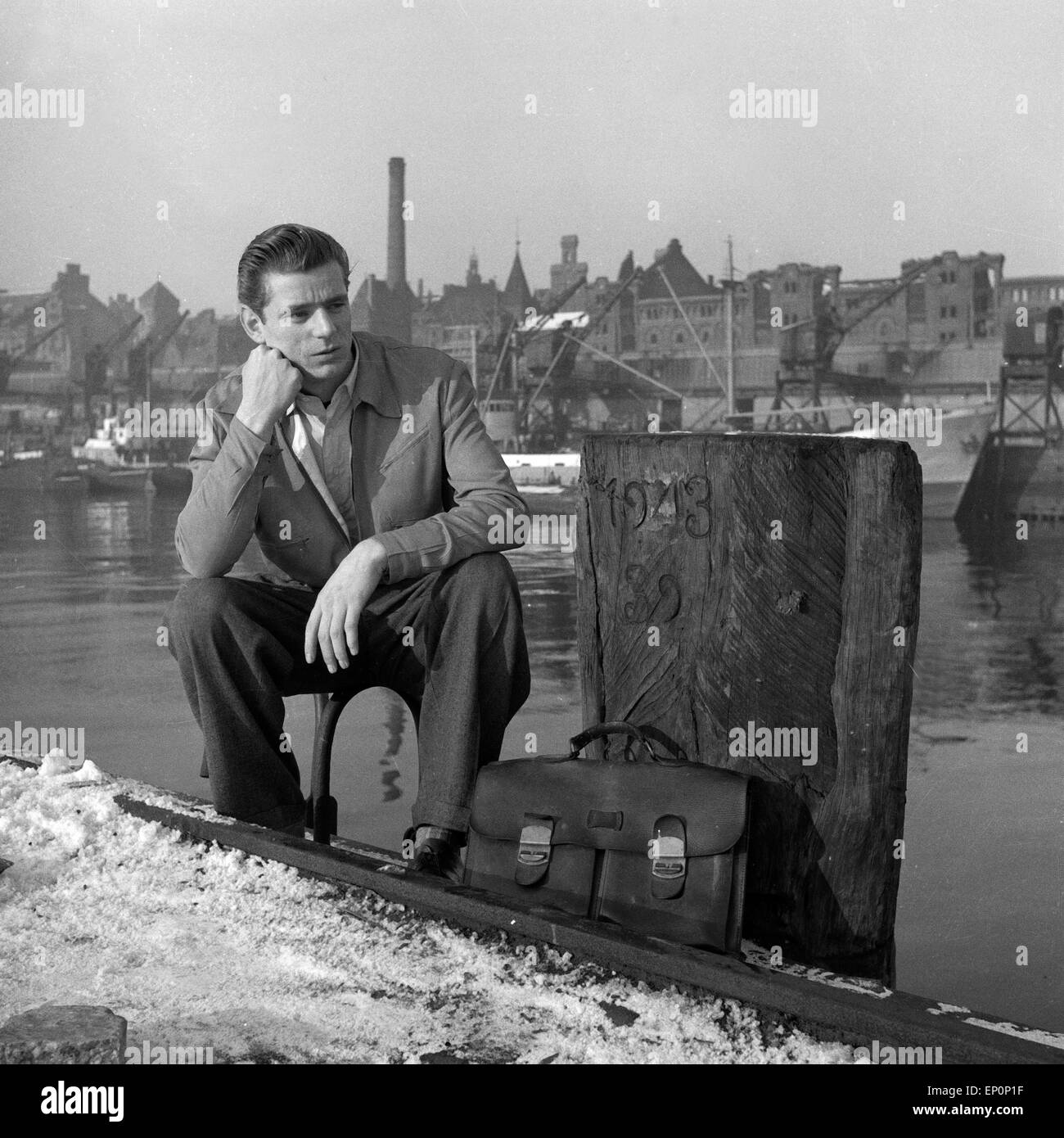 1950s man with briefcase hi-res stock photography and images - Alamy
