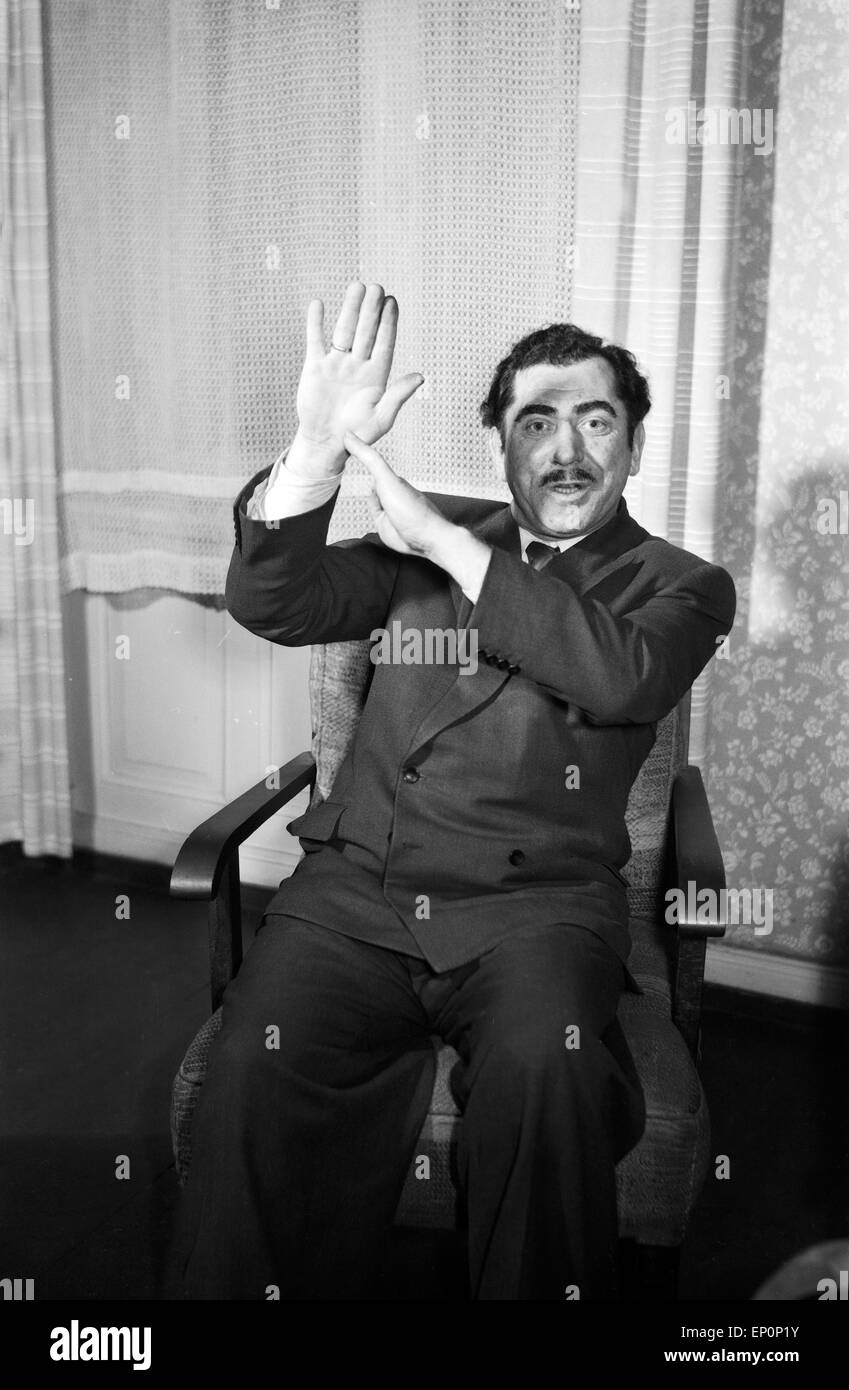 Ein deutscher Schauspieler am Set einer Fernsehfilmproduktion, Hamburg ...