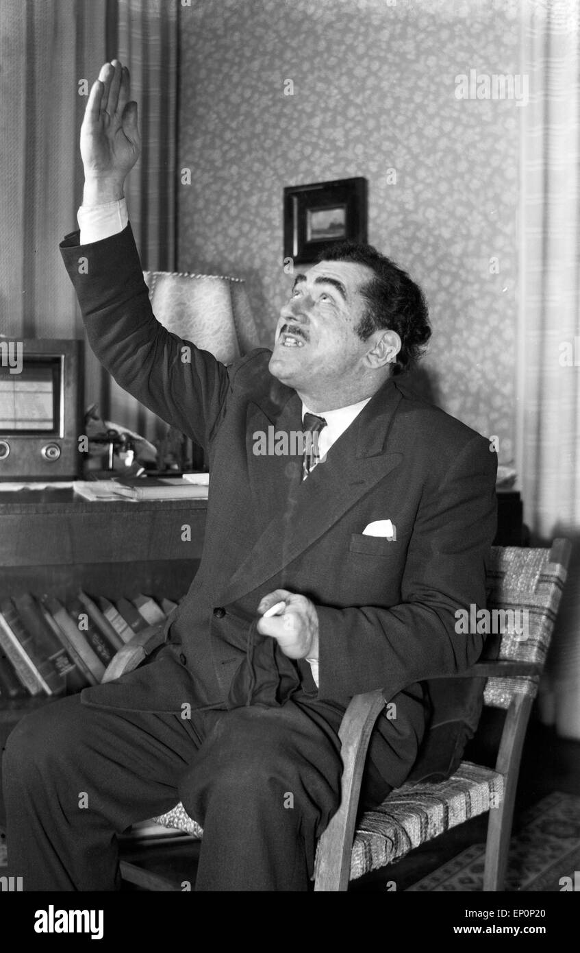 Ein deutscher Schauspieler am Set einer Fernsehfilmproduktion, Hamburg ...