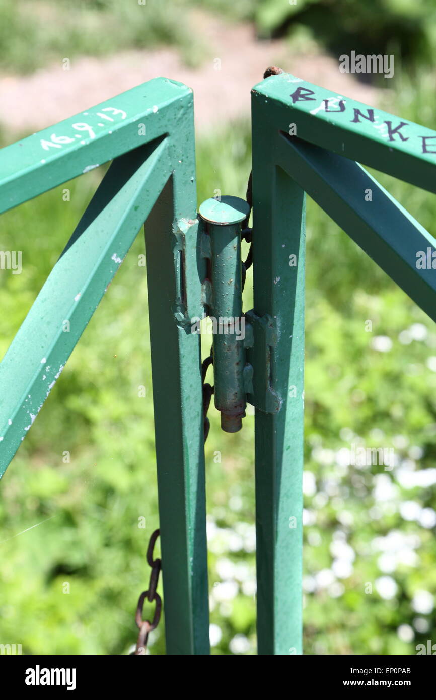 Metal gate with chain Stock Photo - Alamy