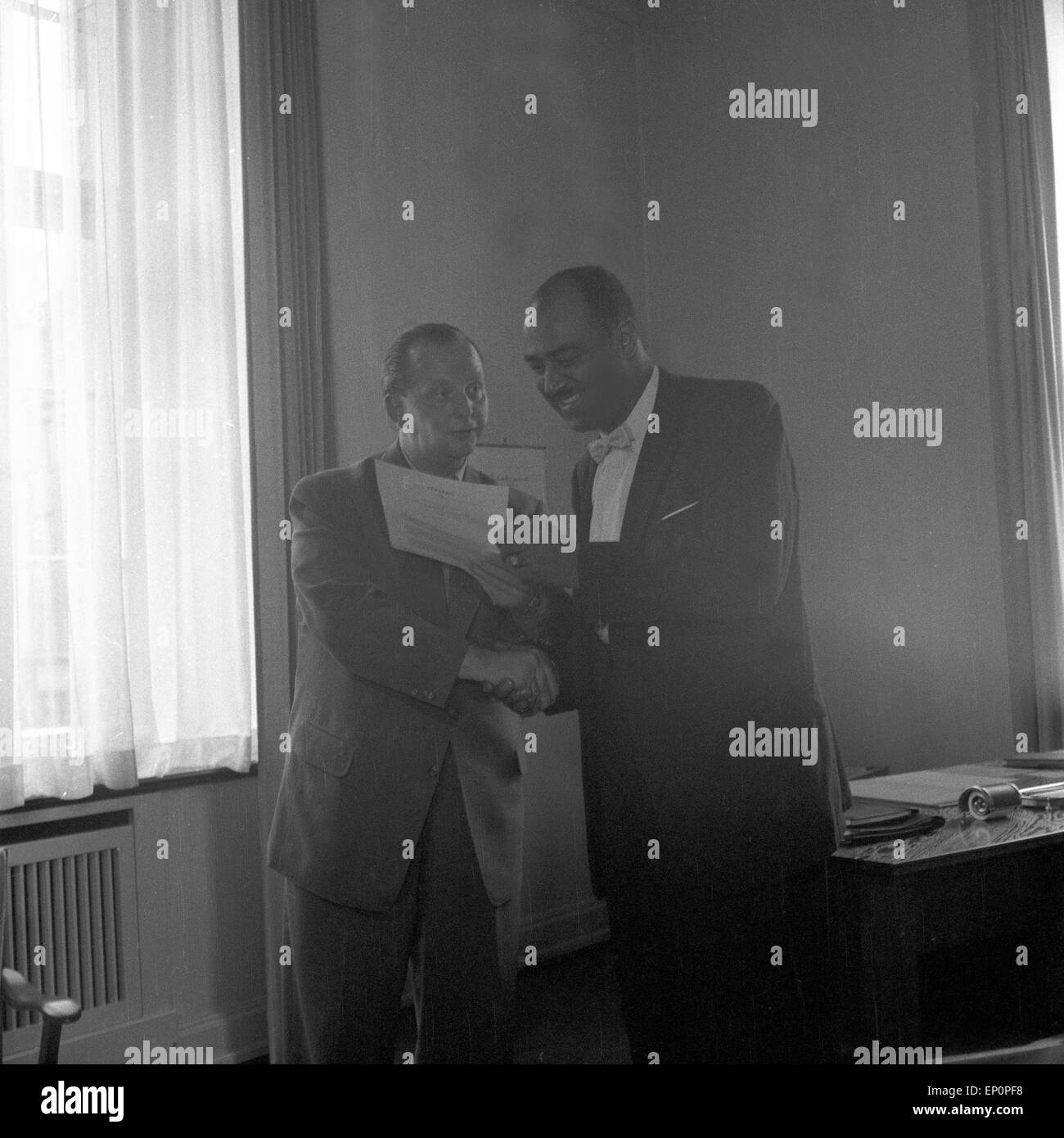 American opera baritone Black and White Stock Photos & Images - Alamy