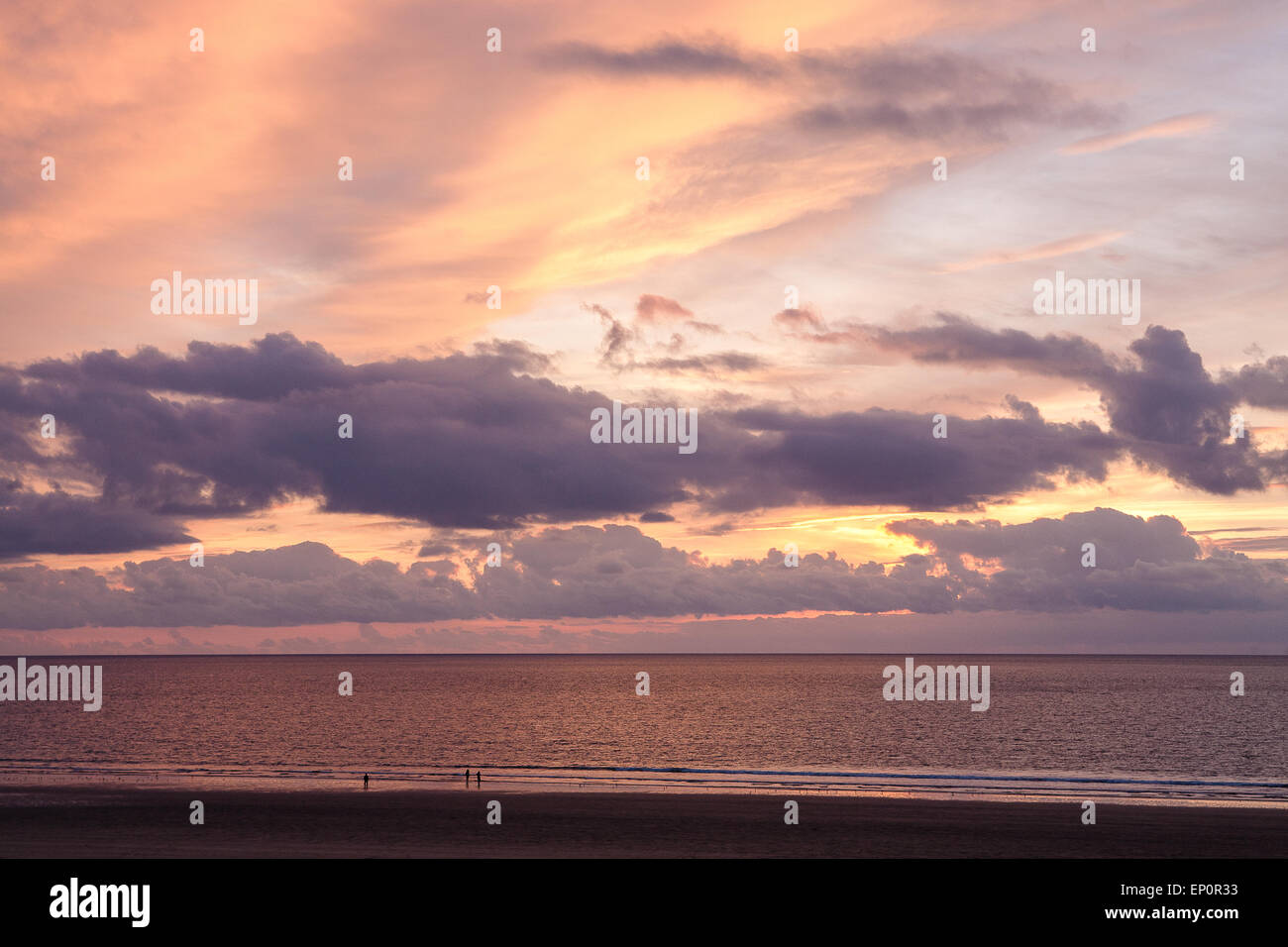 Crowded beach woolacombe in devon hi-res stock photography and images ...