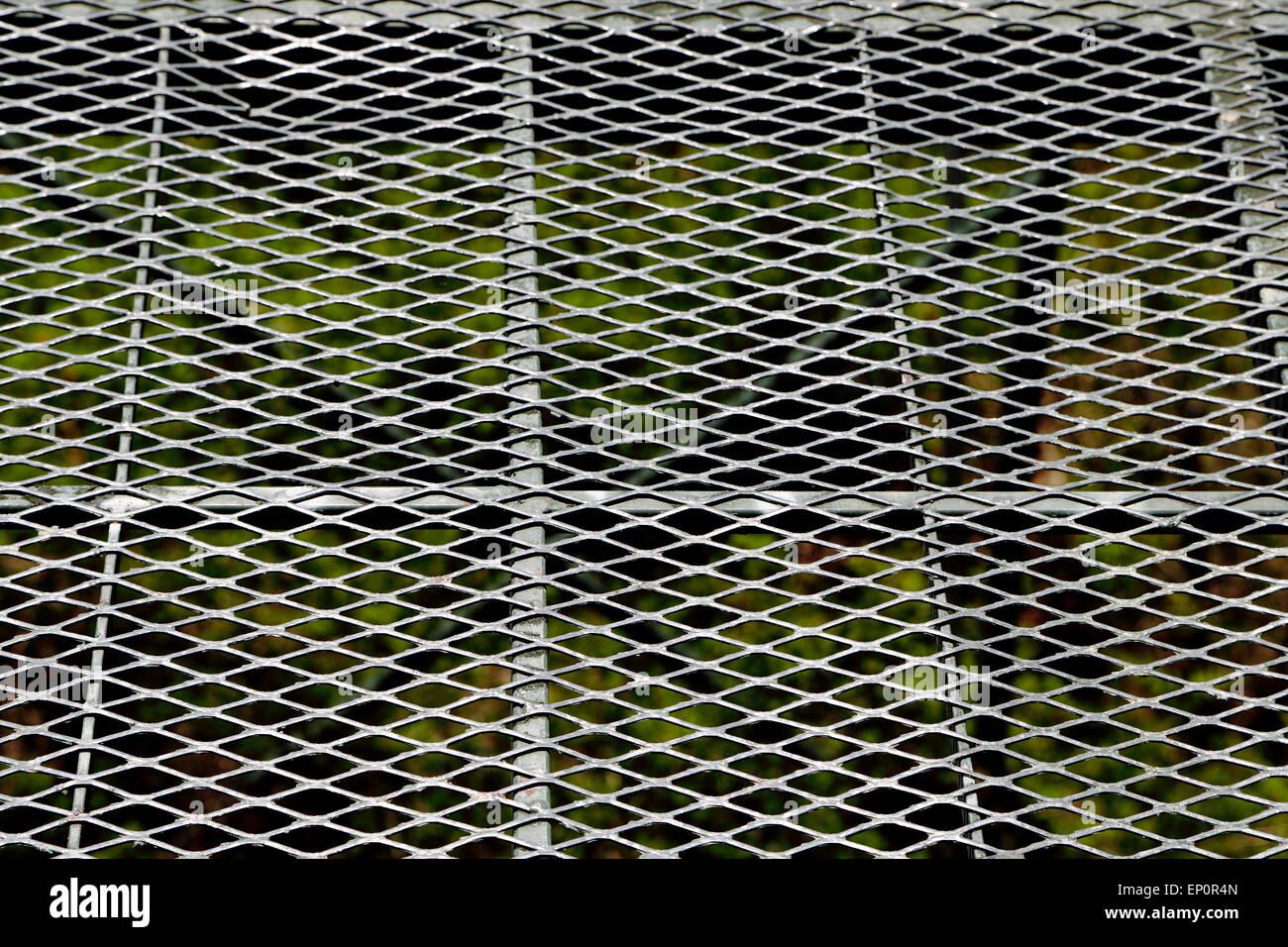 Wire mesh barrier hi-res stock photography and images - Alamy