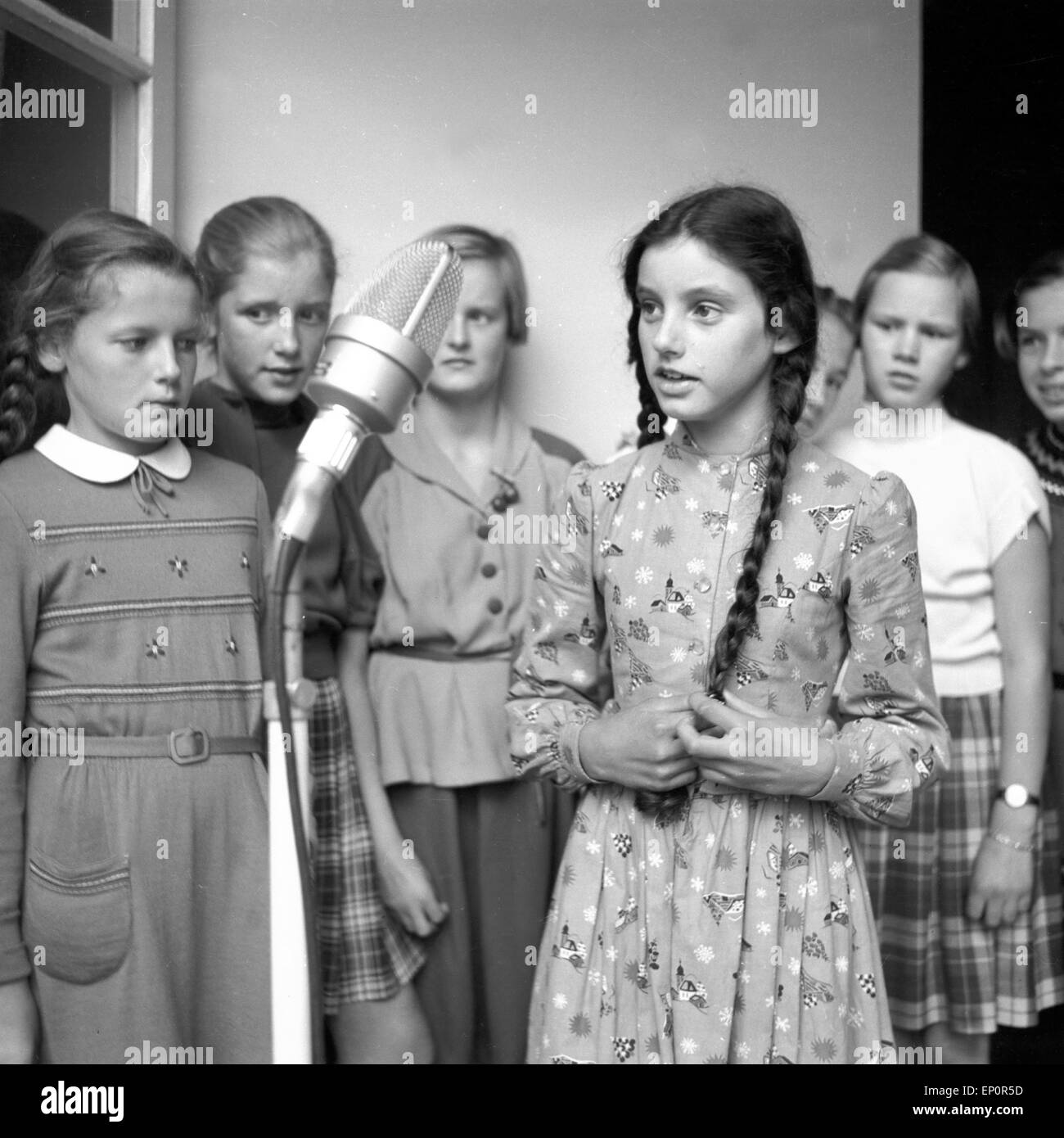 1950s children choir hi-res stock photography and images - Alamy