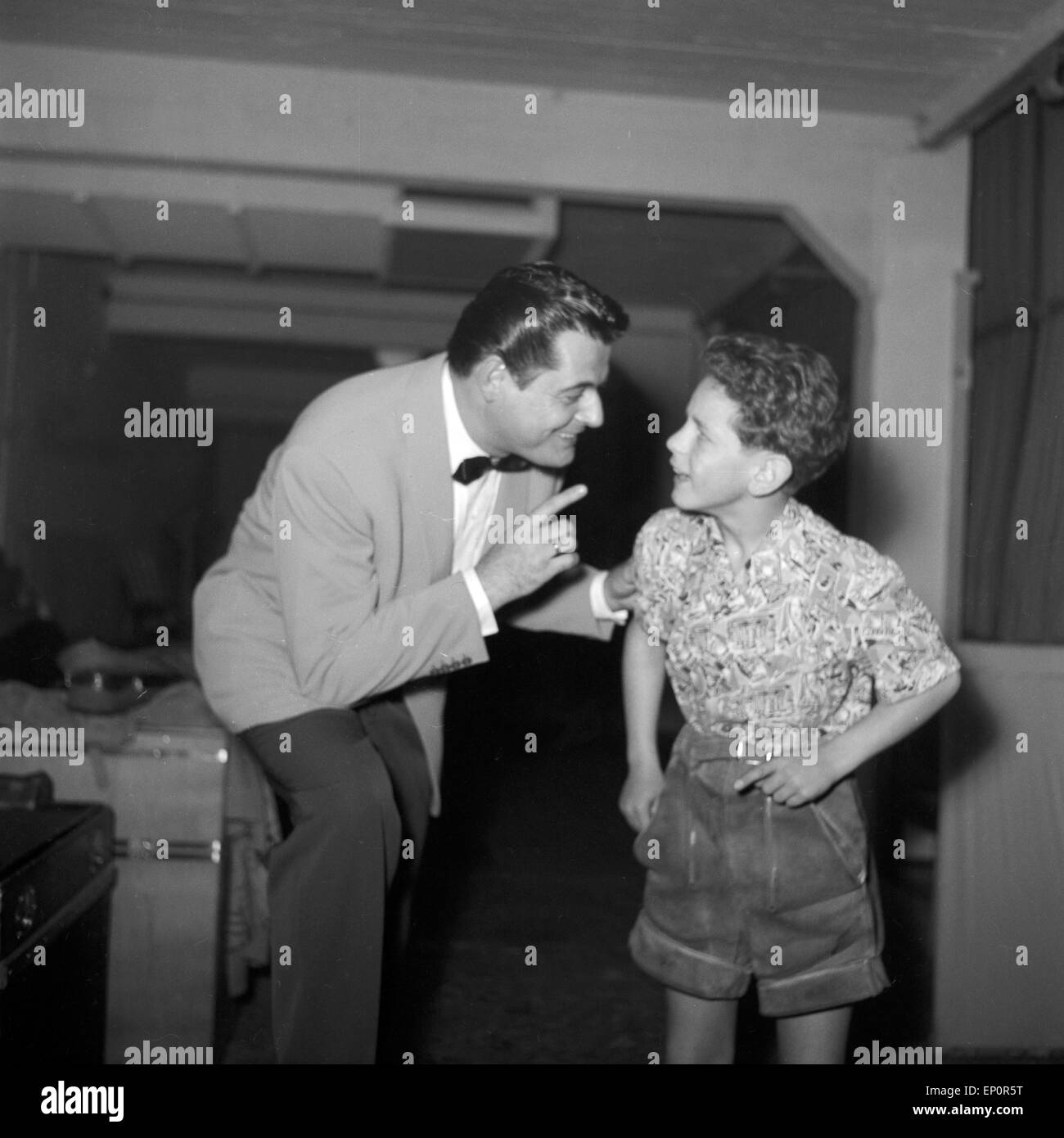 Deutscher Schlagersänger Gerhard Wendland mit Kinderstar Michael Ande ...