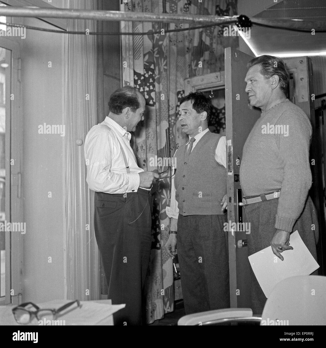 Sprecher Hermann Schomberg, Heinz Klevenow und Alfred Schieske in dem ...