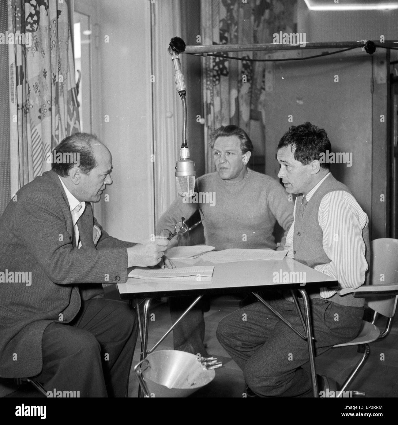 Sprecher Hermann Schomberg, Heinz Klevenow und Alfred Schieske in dem ...