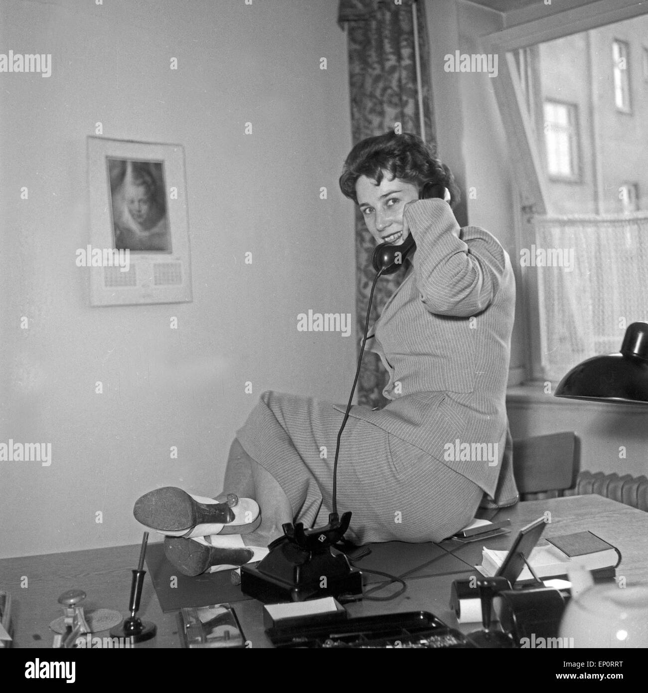 Deutsche Schlagersängerin Sylvia Dahl, Hamburg 1956. German Schlager ...