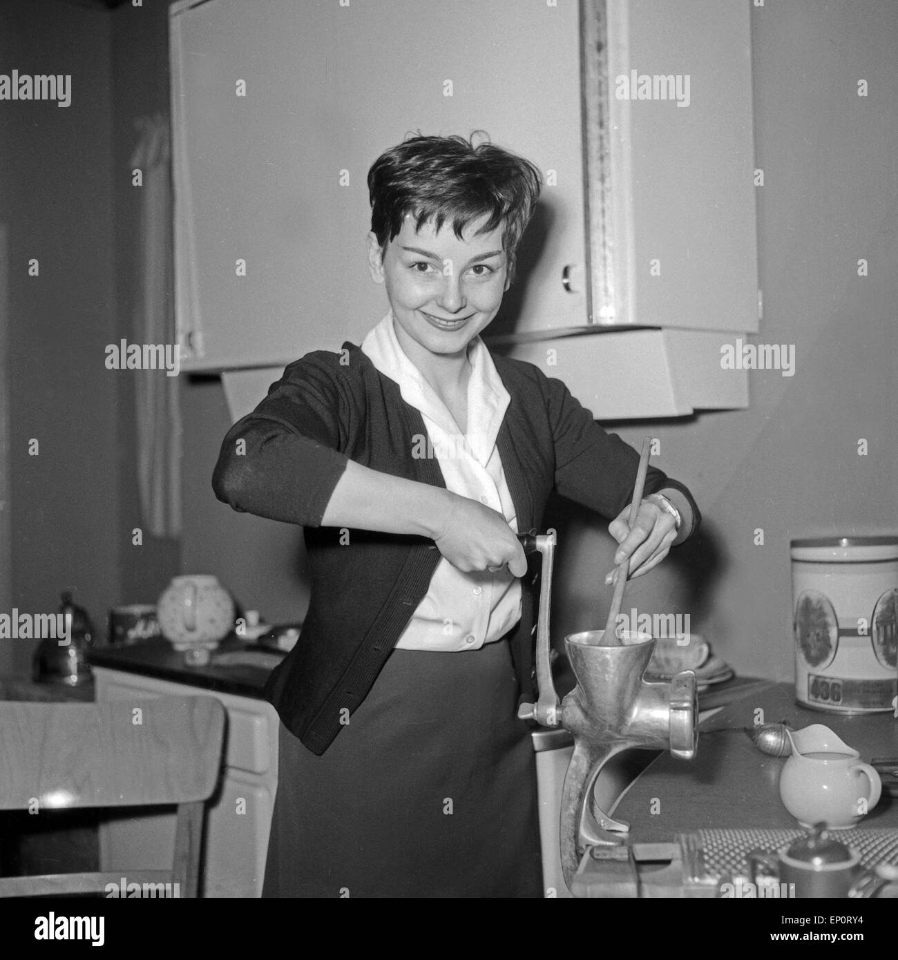 Ingrid Andree beim Theaterstück "Der erste Frühlingstag", Hamburg 1956 ...