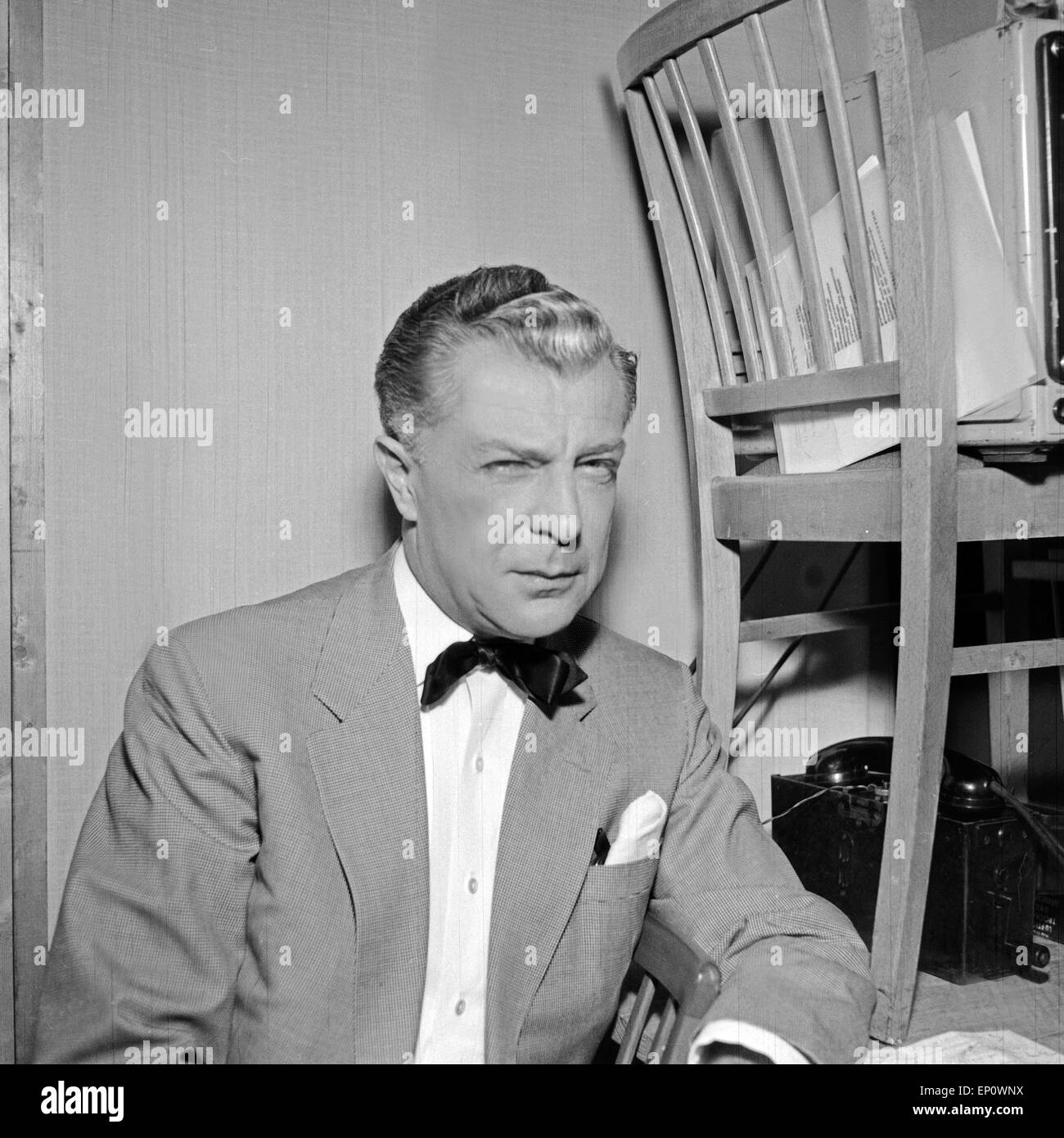 Deutscher Schauspieler und Chansonsänger Viktor de Kowa, Hamburg 1956. German actor and ...