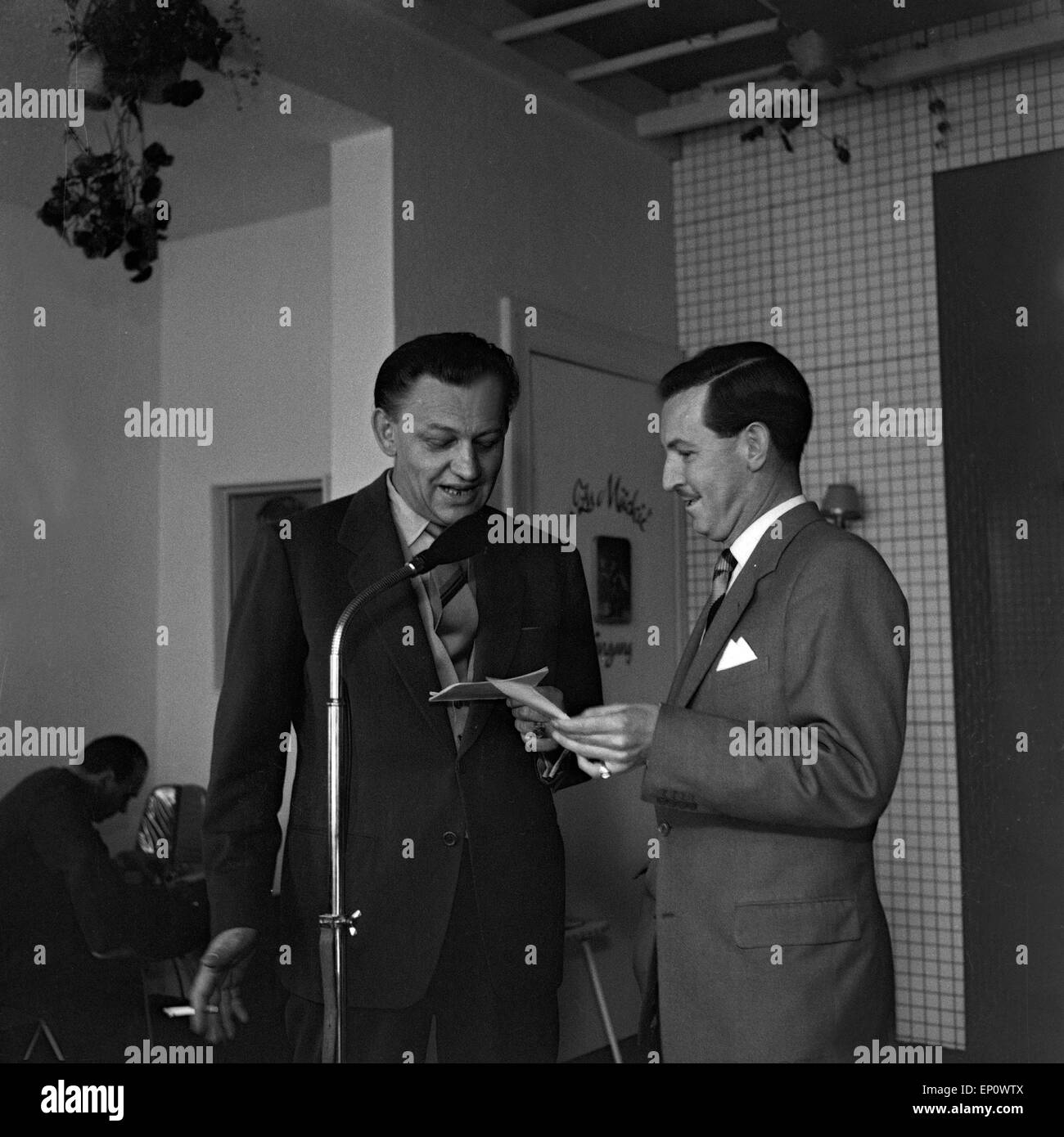 Deutscher Komponist Michael Jary, Hamburg 1956. German composer Michael ...