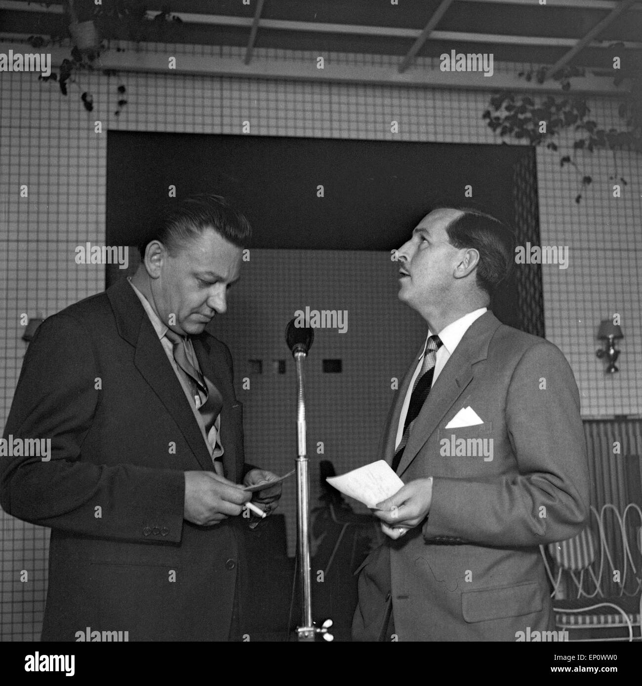 Deutschen Komponisten Michael Jary und Martin Böttcher, Hamburg 1956 ...