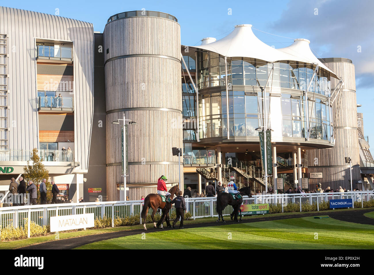 Aintree race course grand national hi-res stock photography and images ...