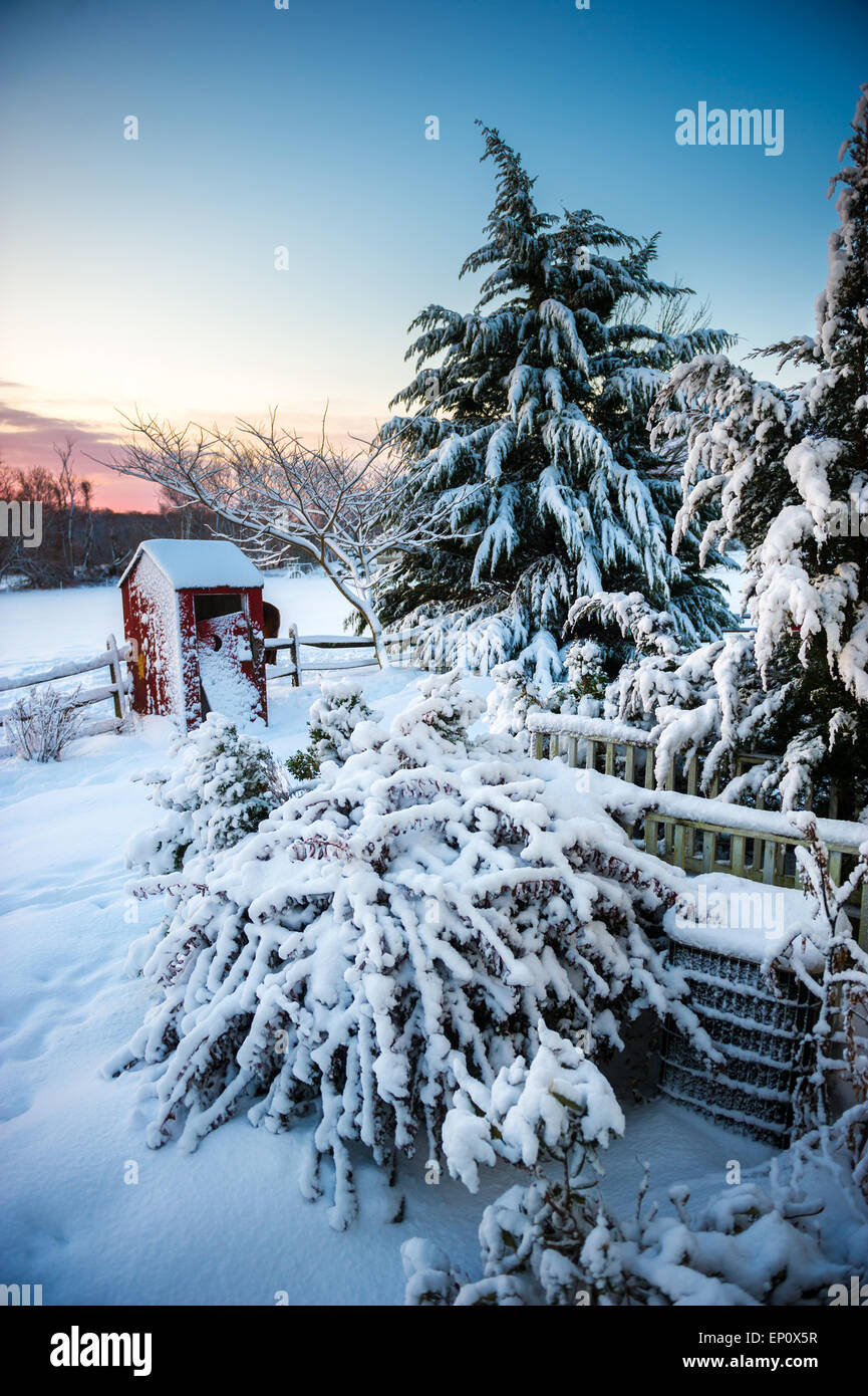 Outhouse in winter snow covered hi-res stock photography and images - Alamy