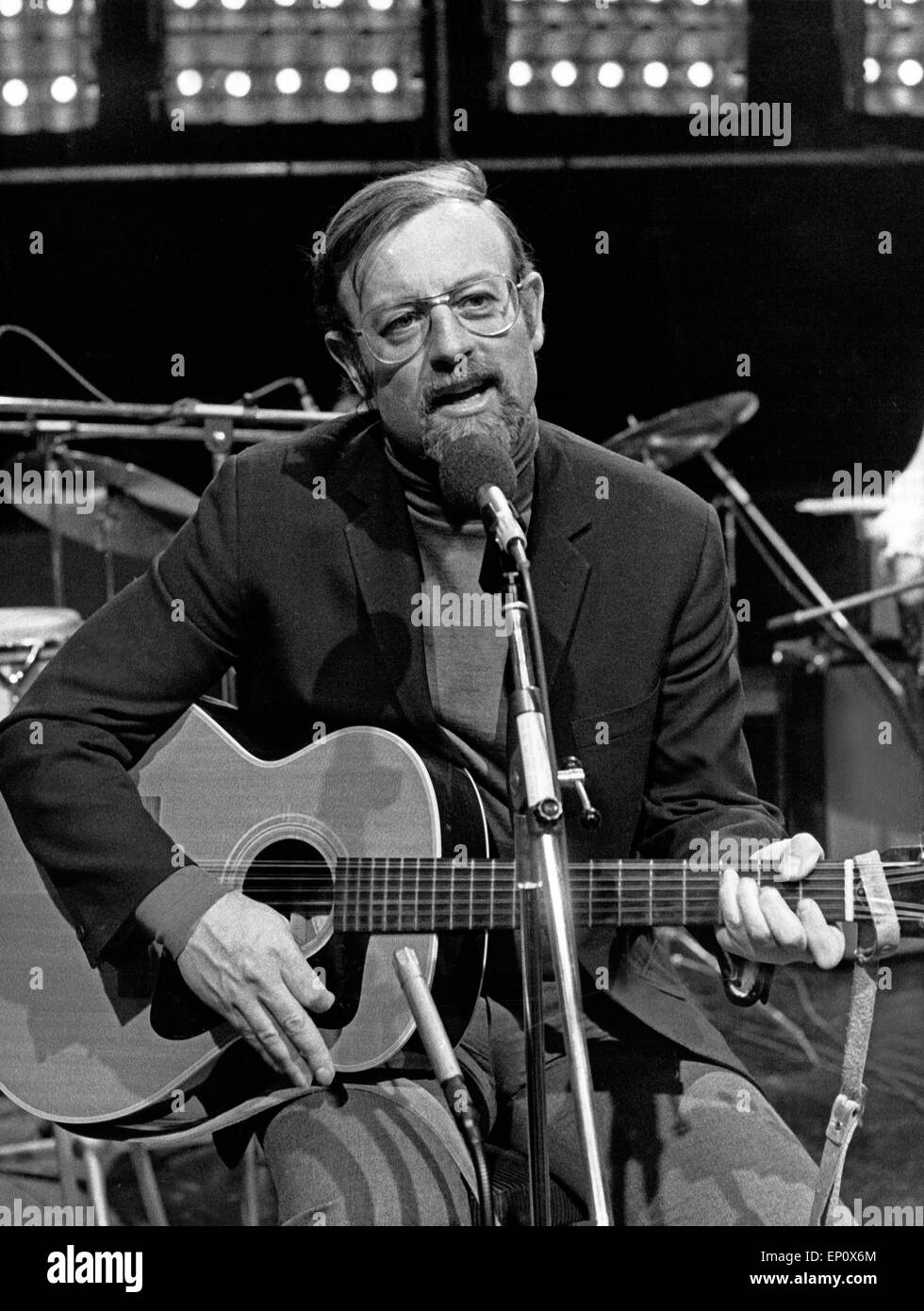 Der britische Sänger Roger Whittaker bei einem Auftritt am 16.03.1981 ...