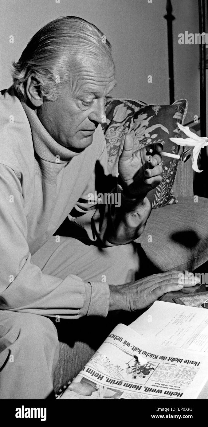 Tv interview 1970s hi-res stock photography and images - Alamy