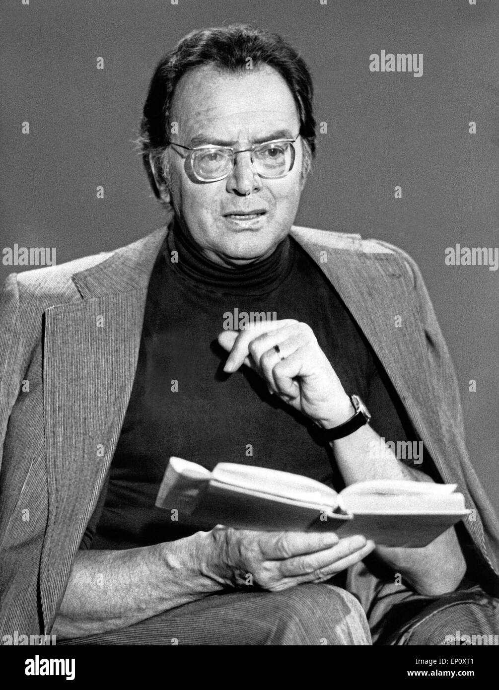 Deutscher Theaterschauspieler Will Quadflieg bei einer Lesung ...