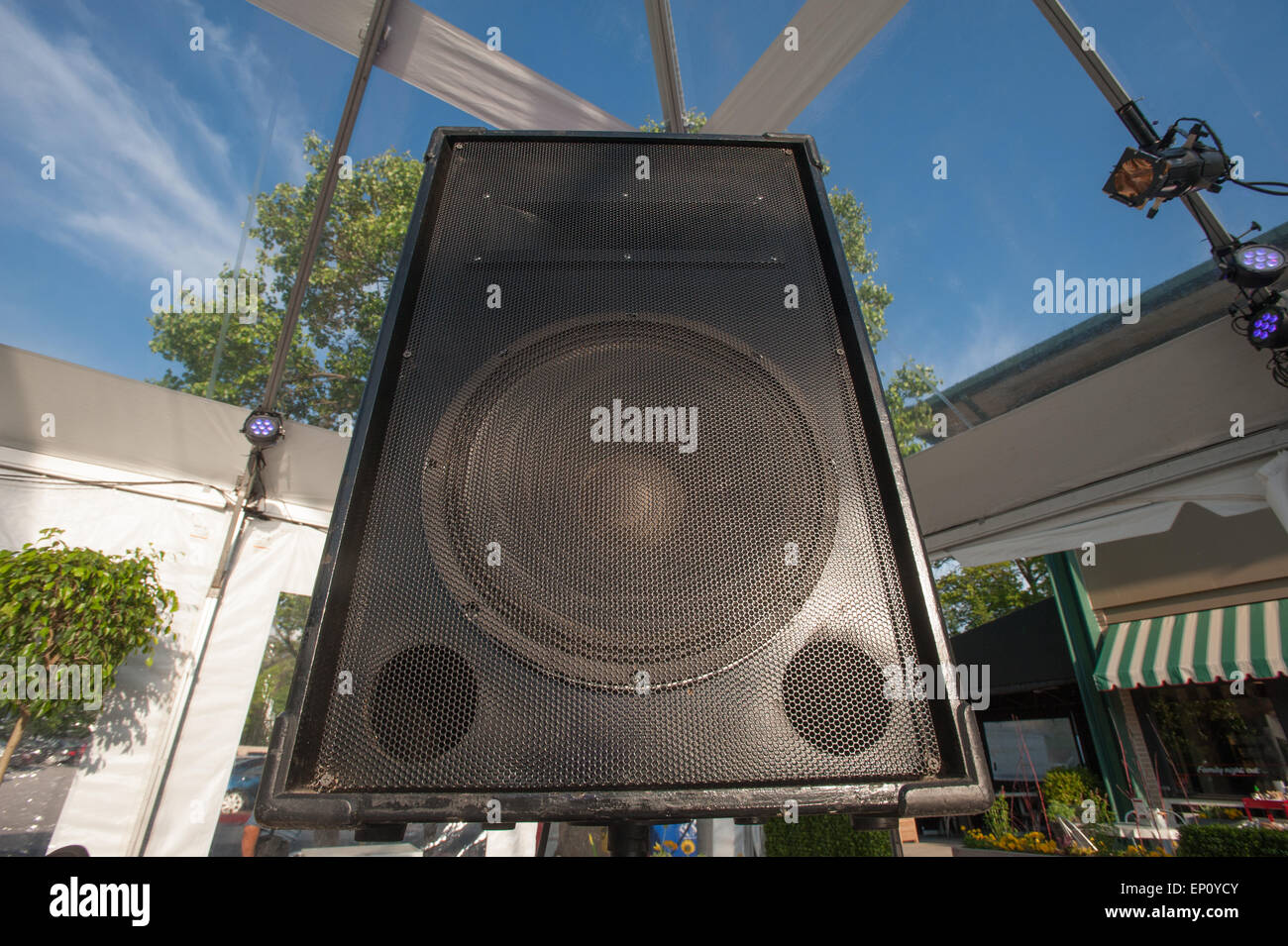 Loud sound hi-res stock photography and images - Alamy