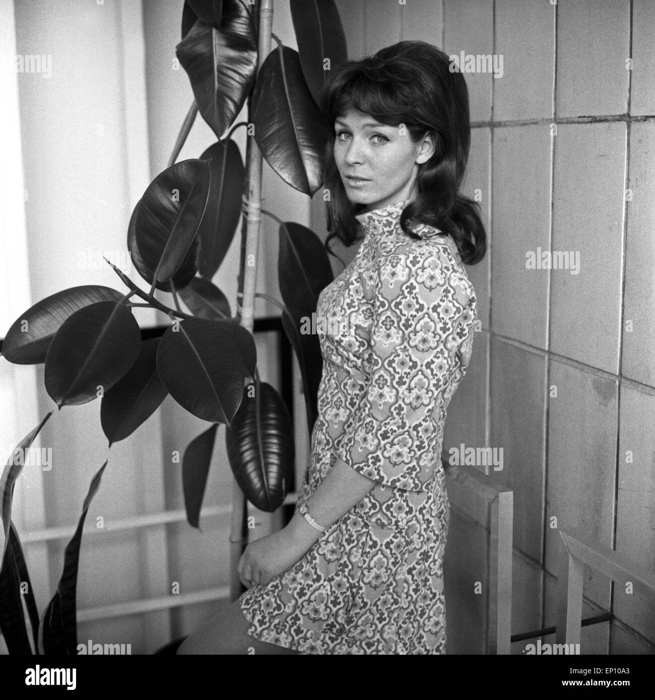 Deutsche Schlagersängerin Manuela, Hamburg 1960er Jahre. German ...