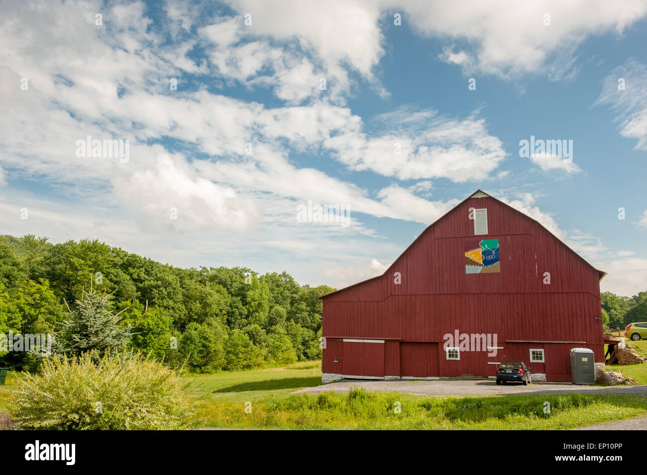 Red barn with painted quilt pattern in Garrett County, Maryland, USA ...