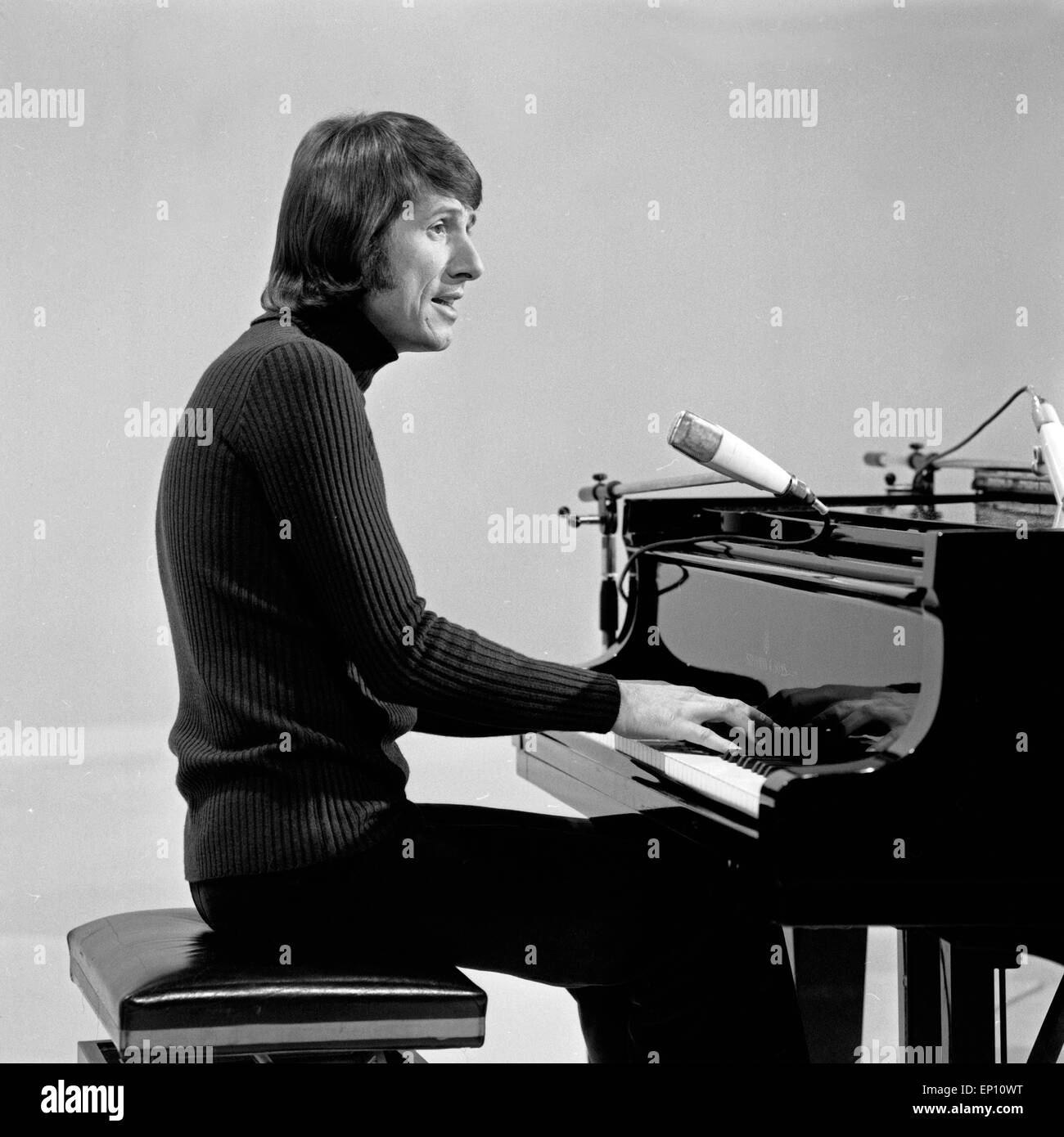 Deutscher Sänger Udo Jürgens, Hamburg 1970er Jahre. German singer Udo ...